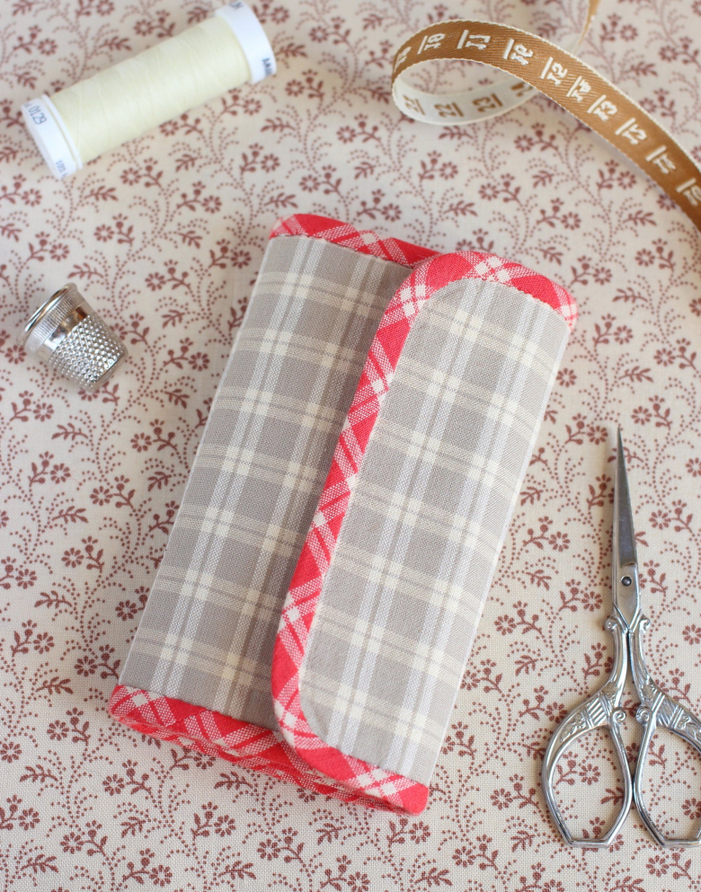 Roll-up Sewing Organizer / Travel Sewing Kit | Textillia Roll-up Sewing Organizer / Travel Sewing Kit | Textillia
